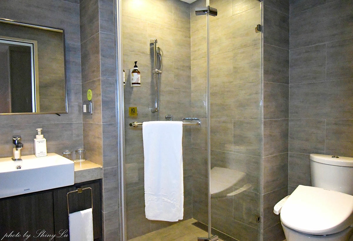 Two Tails Hotel 蘆洲，充滿活力氛圍感，捷運徐匯中學站樓上，蘆洲住宿推薦 – 呂萱萱愛分享